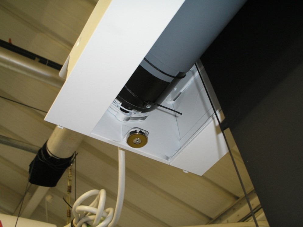 How to Replace the Roller Tube on Retractable Screens (Cascade ...